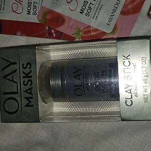 OLAY | Skincare | Beauty Bundle Lip Masks Face Mask Lip Gloss Cleansing ...